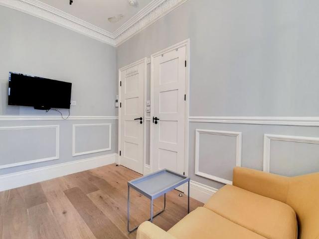 Studio Flat, Westbourne Terrace, W2