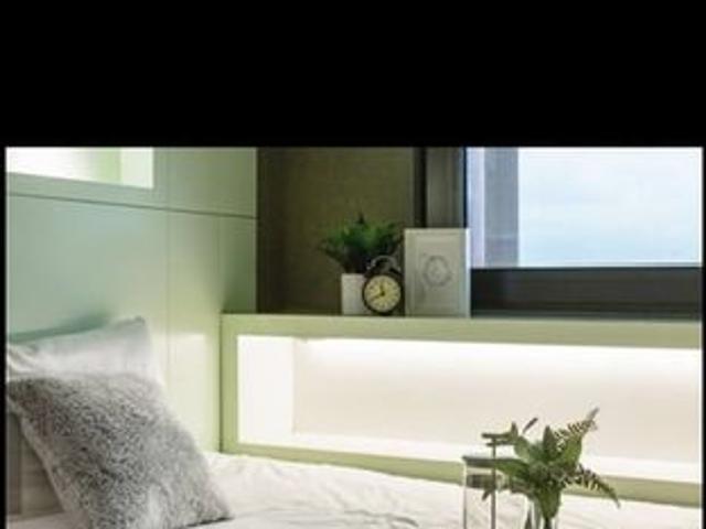 Studio Flat, Western Avenue, W3