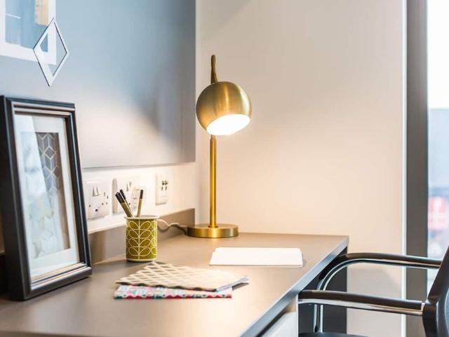 Studio Flat, Westway, W12