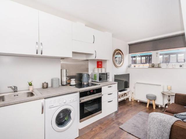 Studio Flat, Whitchurch Lane, BS14