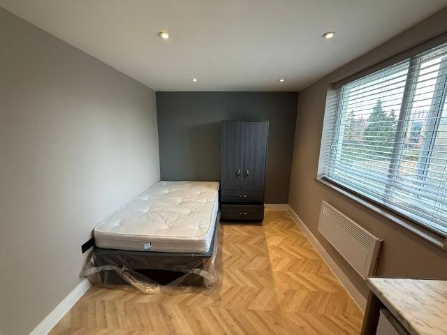 Studio Flat, Whitefriars Avenue, HA3