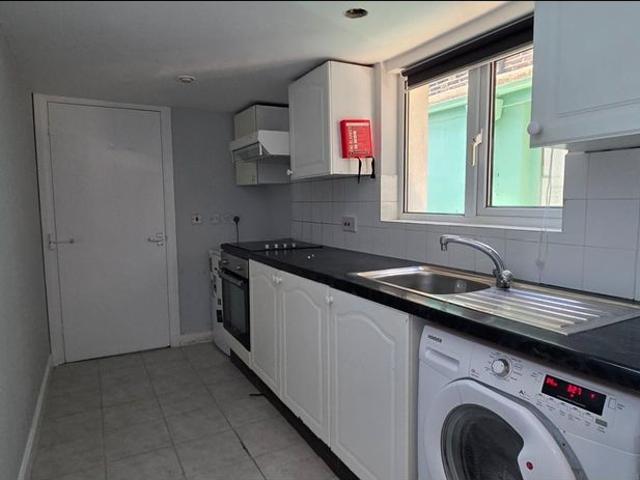 Studio Flat, Whitworth Road, SE25