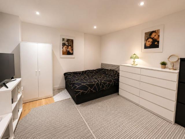 Studio Flat, Whymark House, N22