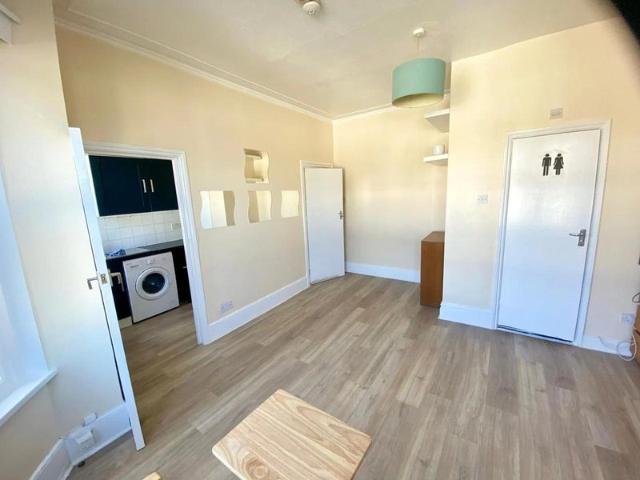 Studio Flat, Wightman Road, N4