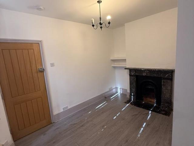 Studio Flat, Willoughby Lane, N17