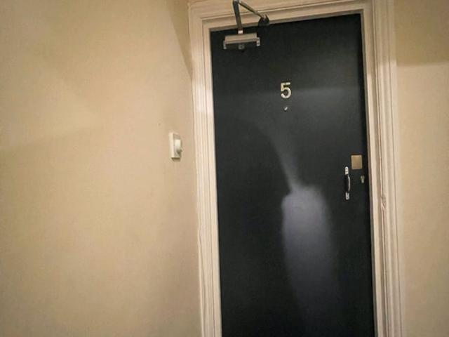 Studio flat with separate bathroom and kitchen