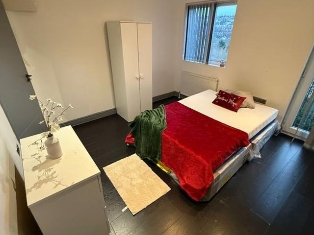 Studio Flat with Separate Kitchen East Dulwich