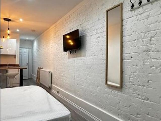 Studio Flat, Woodland Terrace, SE7