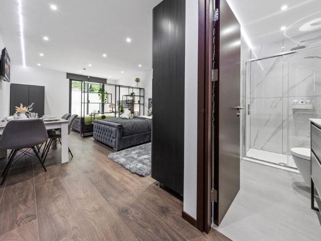 Studio Flat, Woodstock Road, NW11