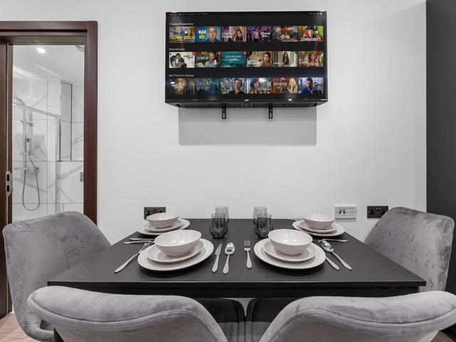 Studio Flat, Woodstock Road, NW11
