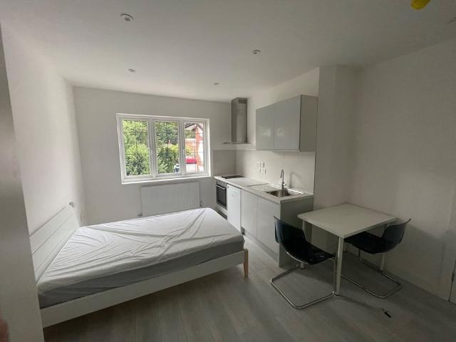 Studio Flat, Wycombe Gardens, NW11