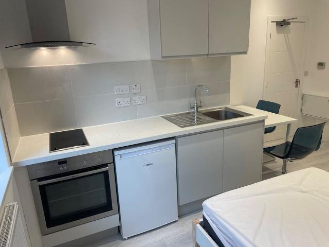 Studio Flat, Wycombe Gardens, NW11