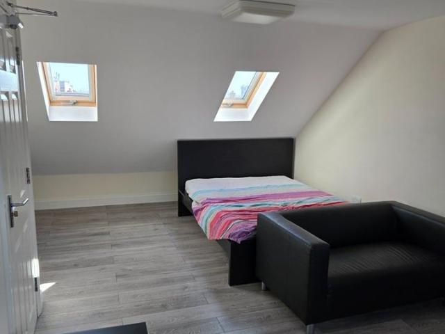 Studio Flat, Wycombe Road, IG2