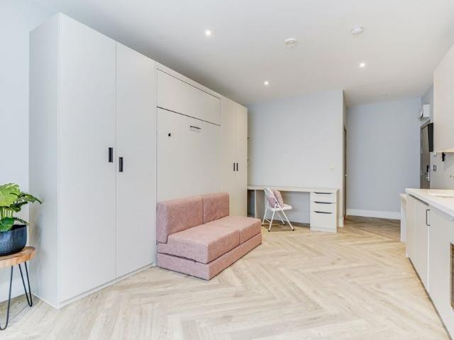Studio Flat, Ackley House, W5