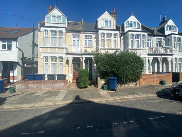Studio Flat, Acton, walk to Elizabeth Line