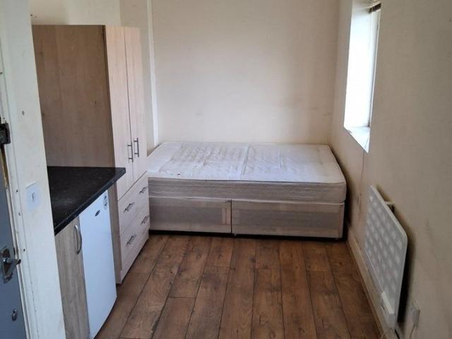 Studio Flat, Adolf St, SE6