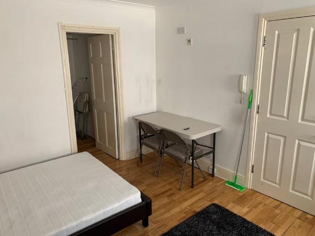 Studio Flat, Alie St, E1