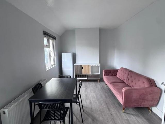 Studio Flat, Alliance Road, E13