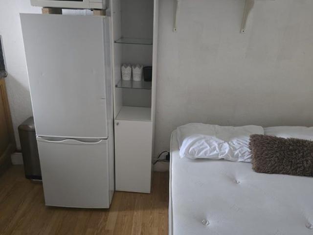 Studio Flat, Alston Road, N18