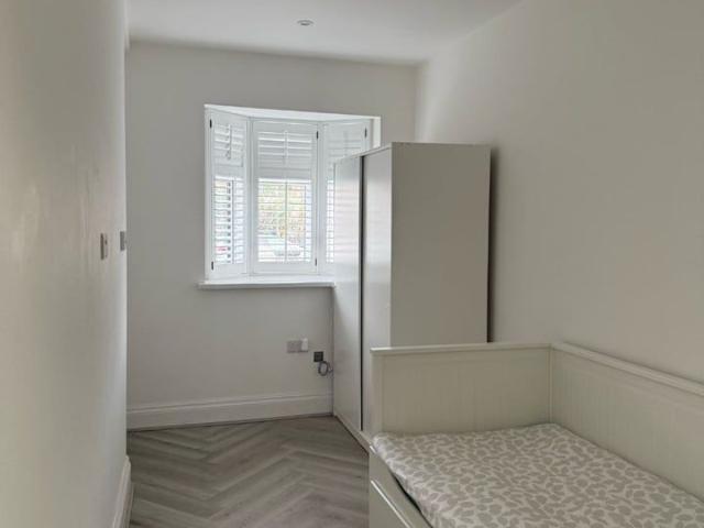 Studio Flat, Ashurst Drive, IG6