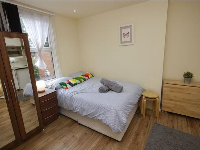 Studio Flat, Ash Grove, NW2