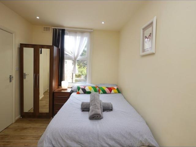 Studio Flat, Ash Grove, NW2