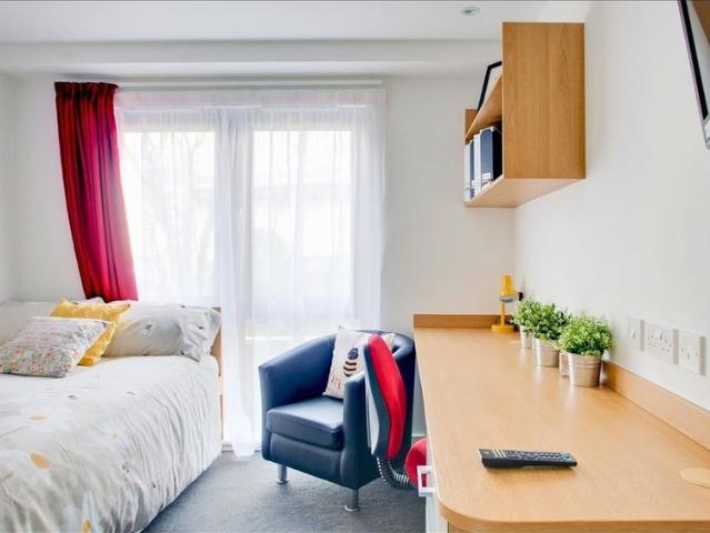 Studio Flat, Aston Webb Boulevard, B15