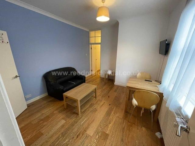 Studio Flat, Arthur Avenue, NG7