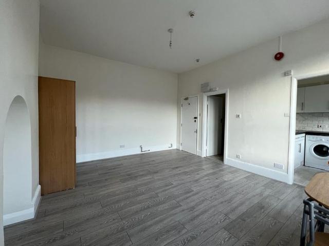 Studio Flat, Auckland Road, SE19