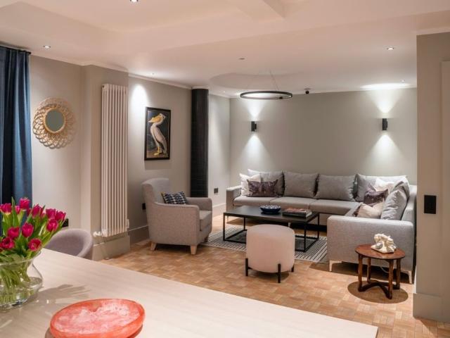 Studio Flat, Augustus Road, SW19