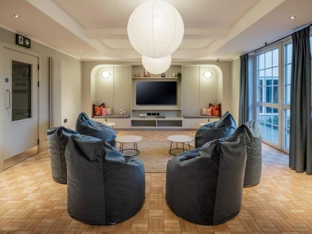 Studio Flat, Augustus Road, SW19
