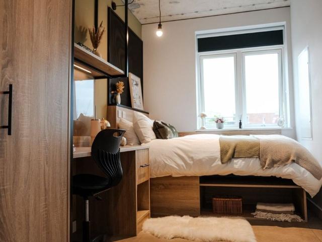 Studio Flat, Avonmouth St, SE1