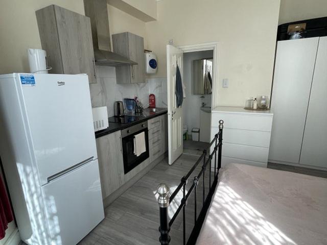 Studio flat available in Turnpike Lane