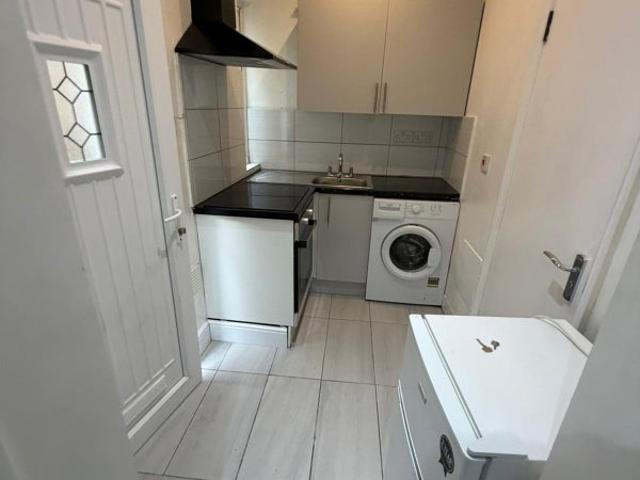 Studio Flat Available To Let in Tooting Bec SW17