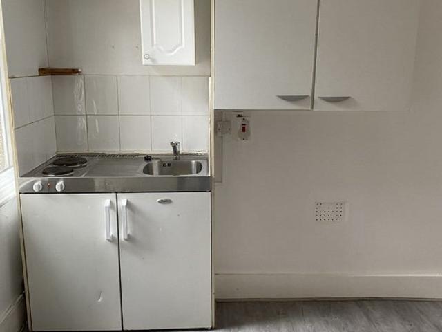 Studio Flat Available Universal Credit Welcome