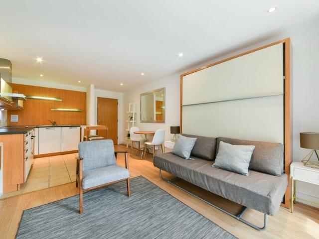 Studio Flat, Axis Court, SE16