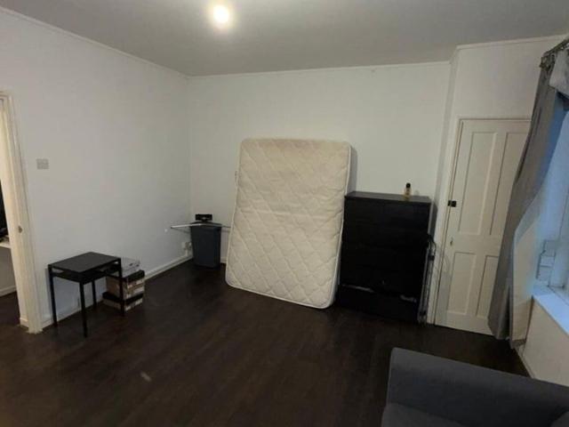Studio Flat, Aylesford House, SE1