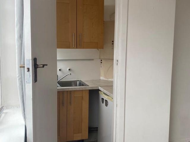 Studio Flat, Balham High Rd, SW17