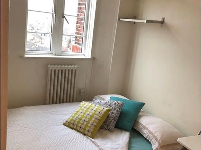 Studio Flat, Balham High Road, SW17