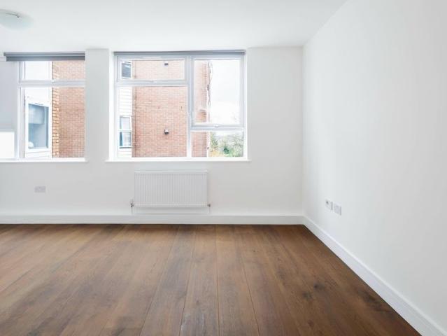 Studio Flat, Ballards Lane, N3