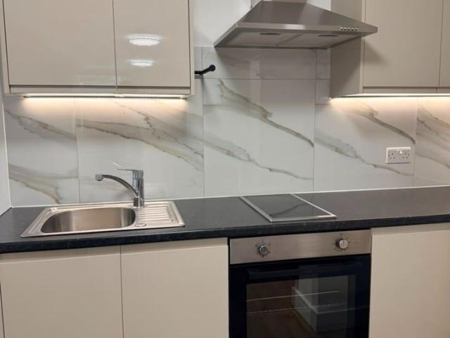 Studio Flat, Ballards Lane, N3