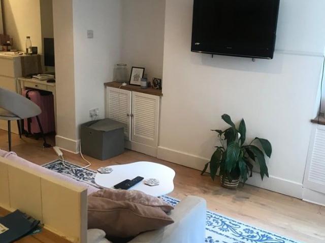 Studio Flat, Battersea Rise, SW11