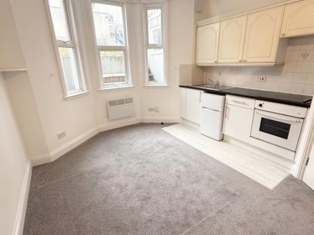 Studio Flat, Bath Street, Brighton