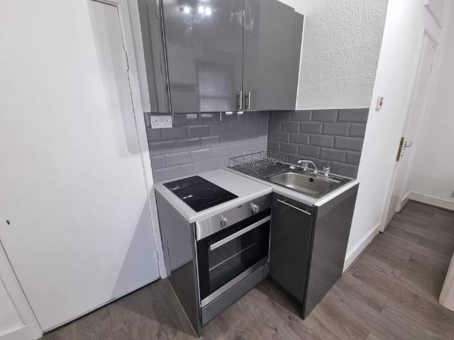 Studio Flat, Benwell Road, N7