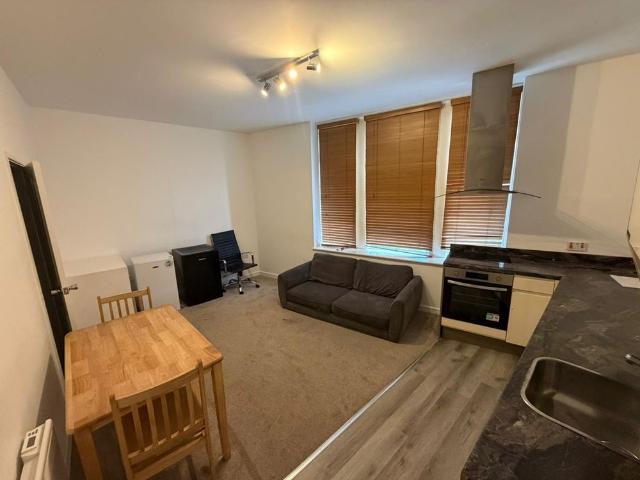 Studio Flat, Beckenham Road, BR3