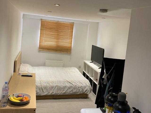 Studio Flat, Bedford Road, N15