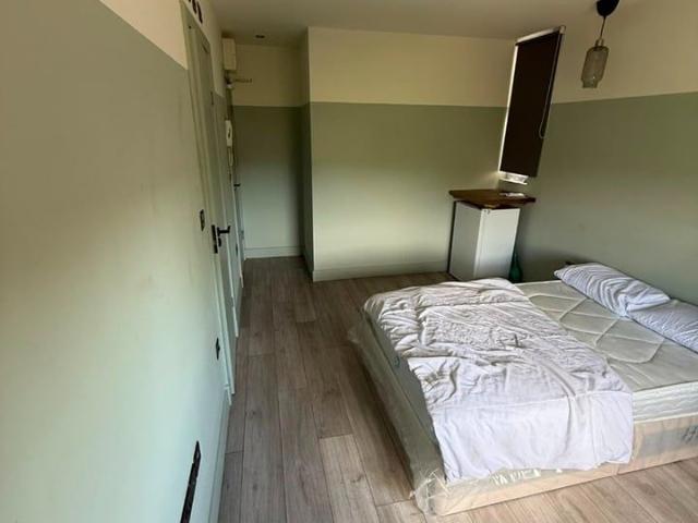 Studio Flat, Bellingham Road, SE6