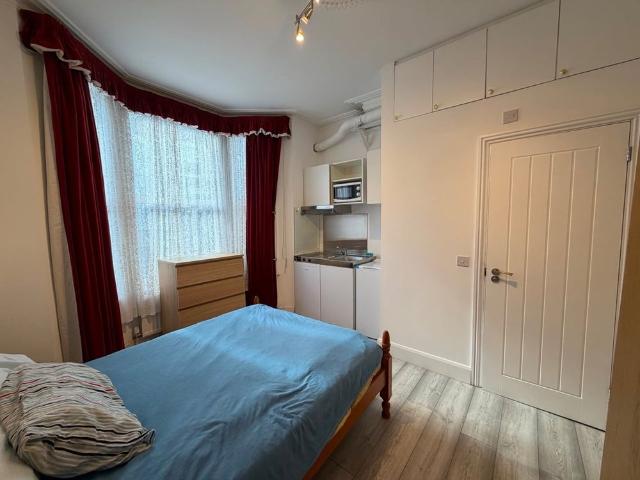 Studio Flat, Berens Road, NW10