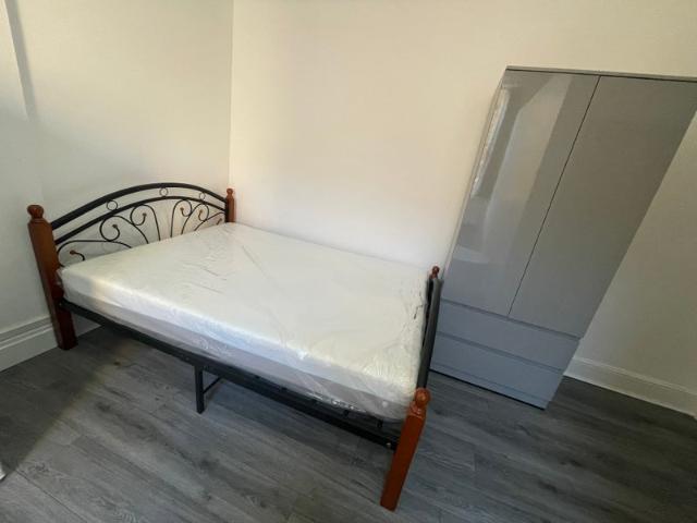 Studio flat Bills included