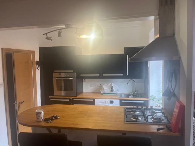 Studio Flat, Birch Grove, W3